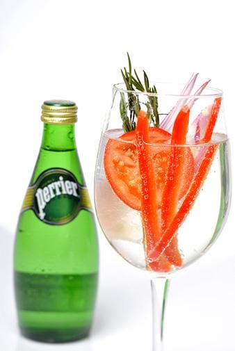 Cocktails naturels sans alcool avec de l'eau gazeuse (mocktail ...